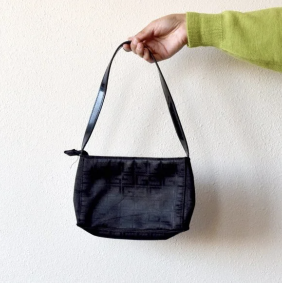 Posh Party LIVE: Must-Have Bags & Wallets on Poshmark